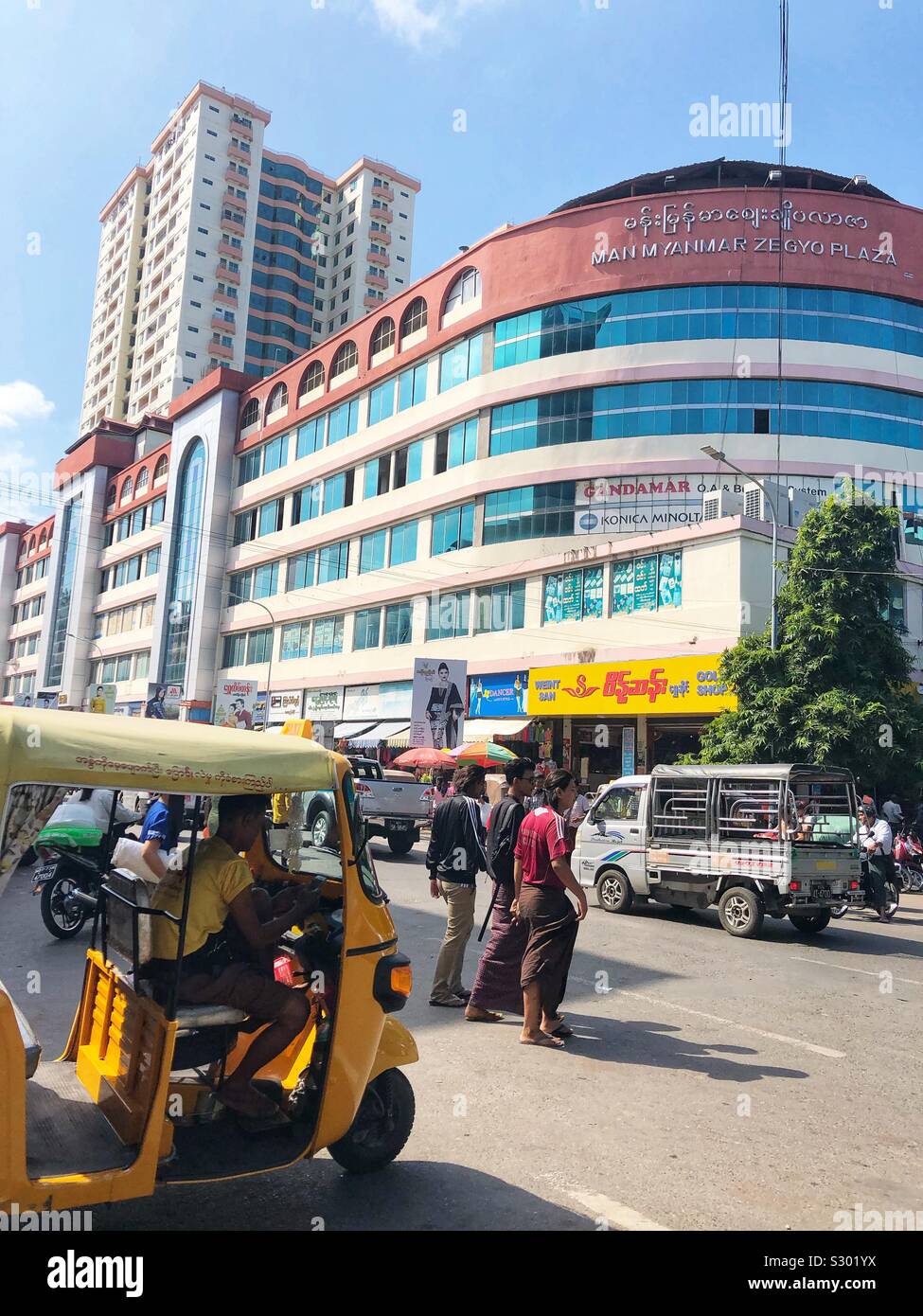 Myanmar shopping mall hi-res stock photography and images - Alamy