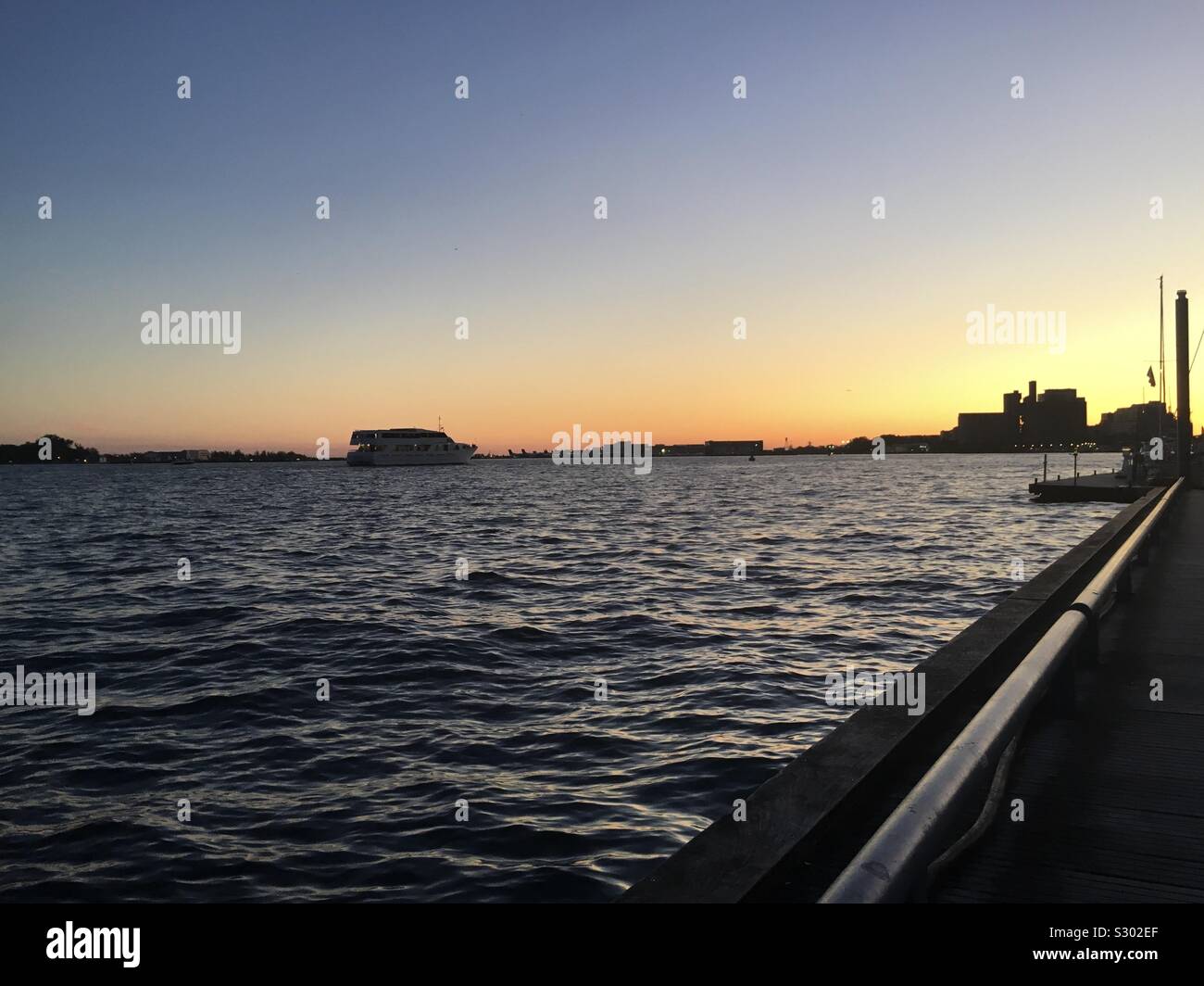 Toronto sunset hi-res stock photography and images - Alamy