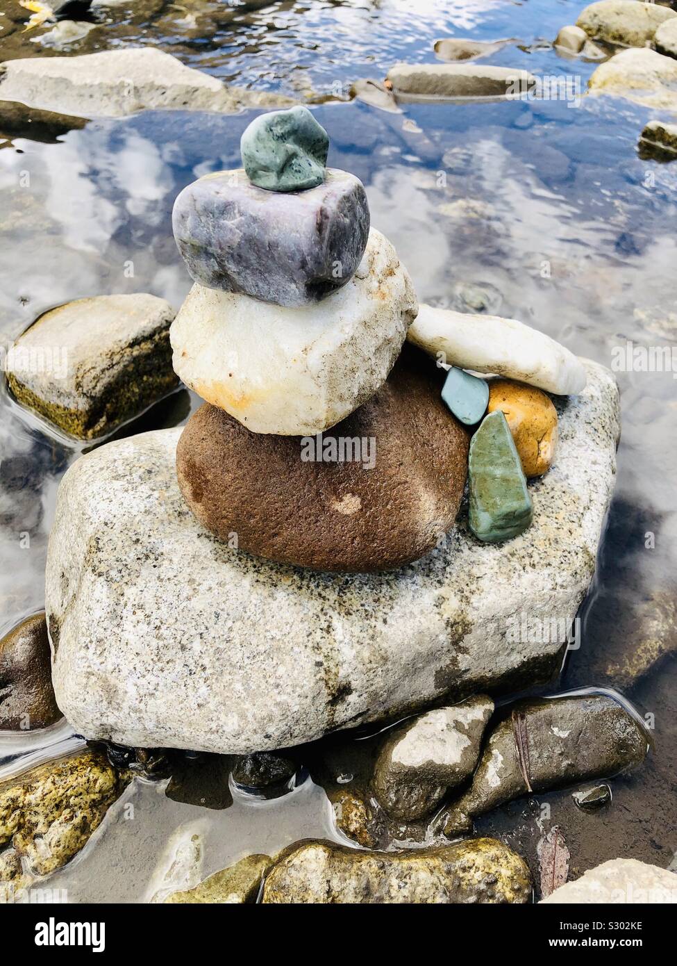 Purple and orange river rocks hi-res stock photography and images - Alamy