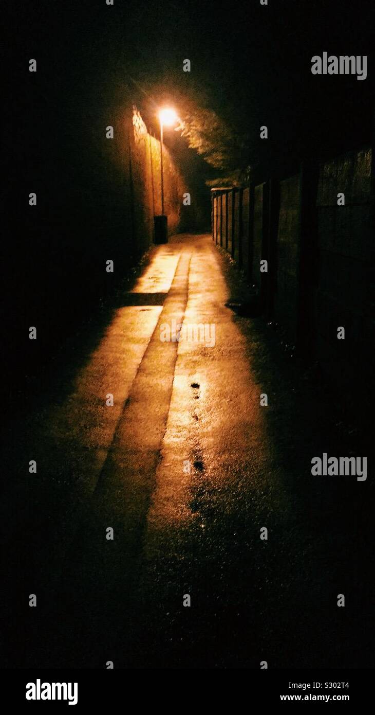 Lonely alley hi-res stock photography and images - Alamy