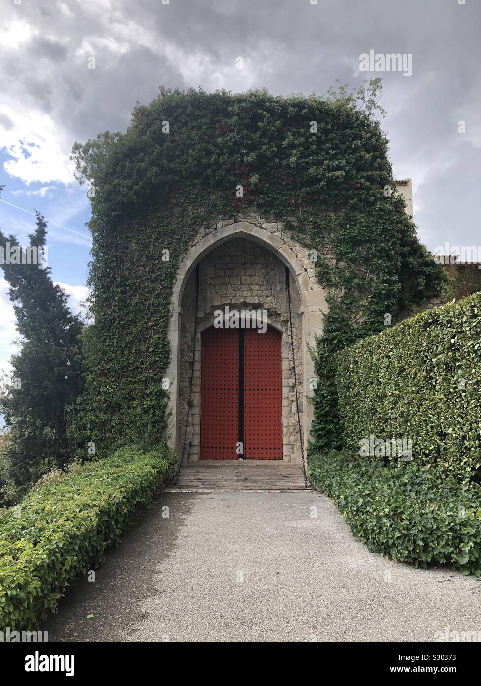 Castle door drawbridge hi-res stock photography and images - Alamy