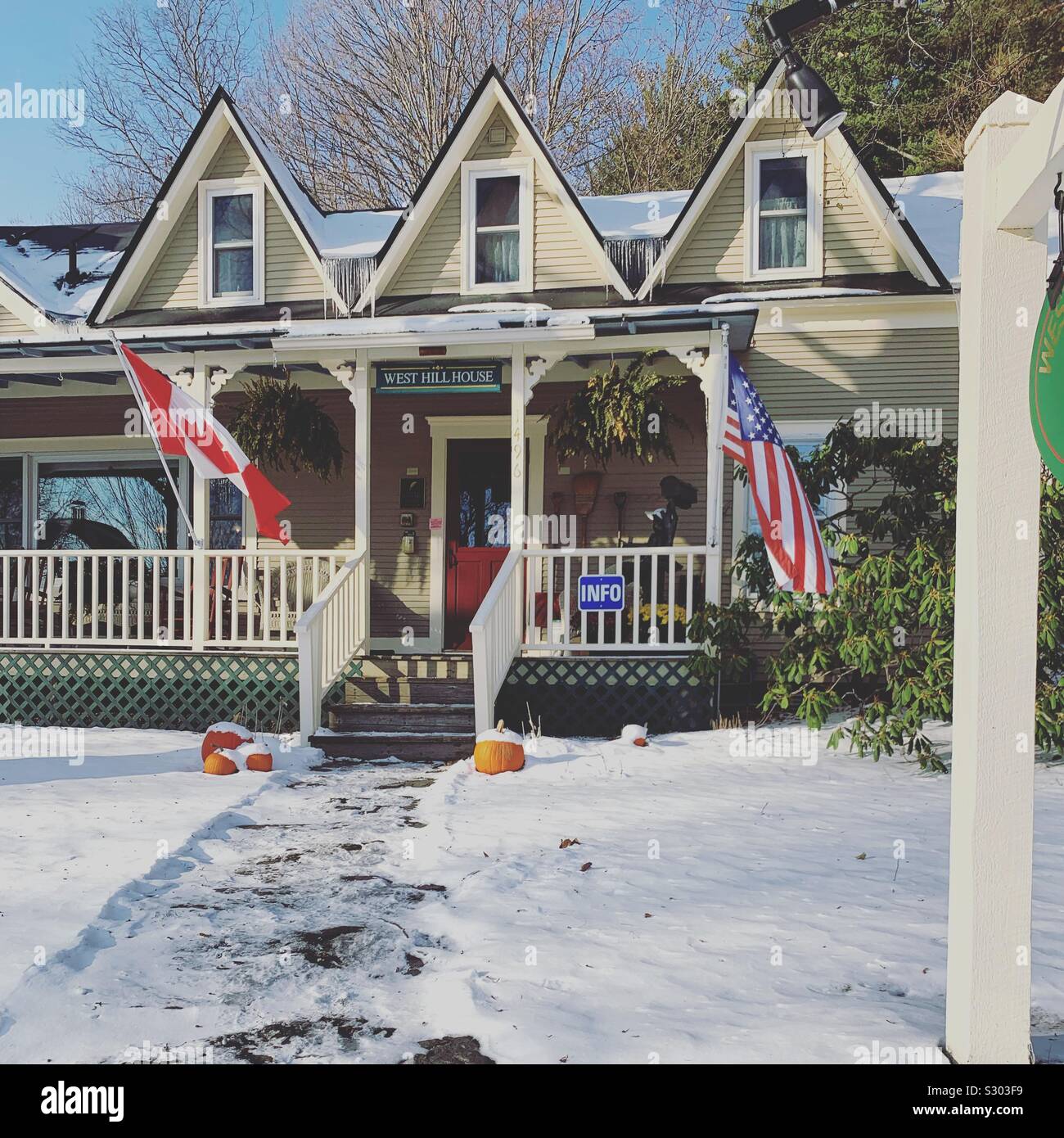 Warren house inn winter hi-res stock photography and images - Alamy