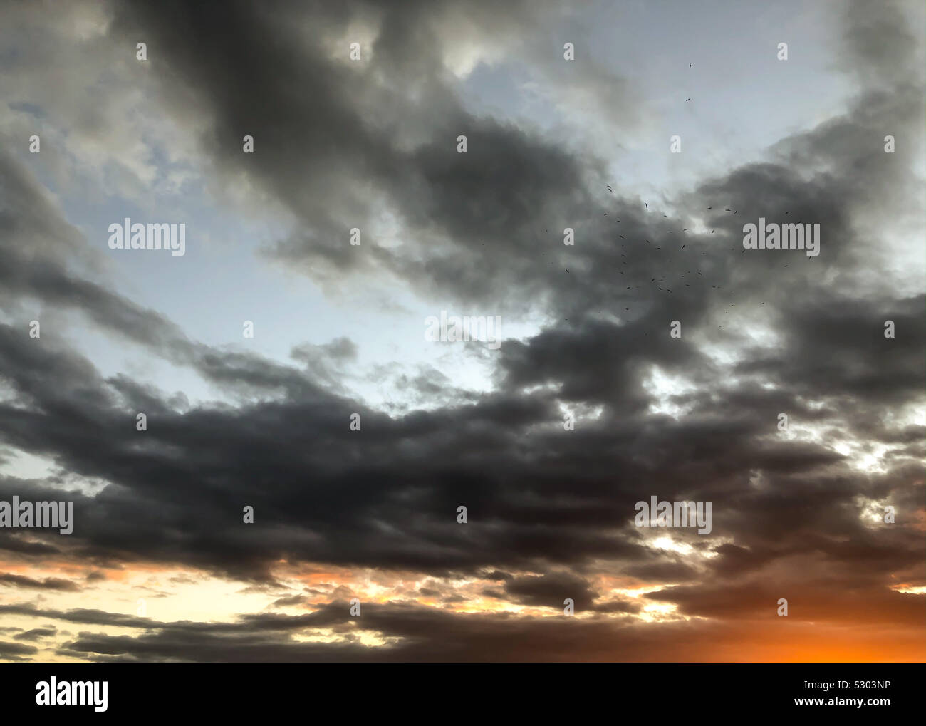 Dunkle wolken hi-res stock photography and images - Alamy