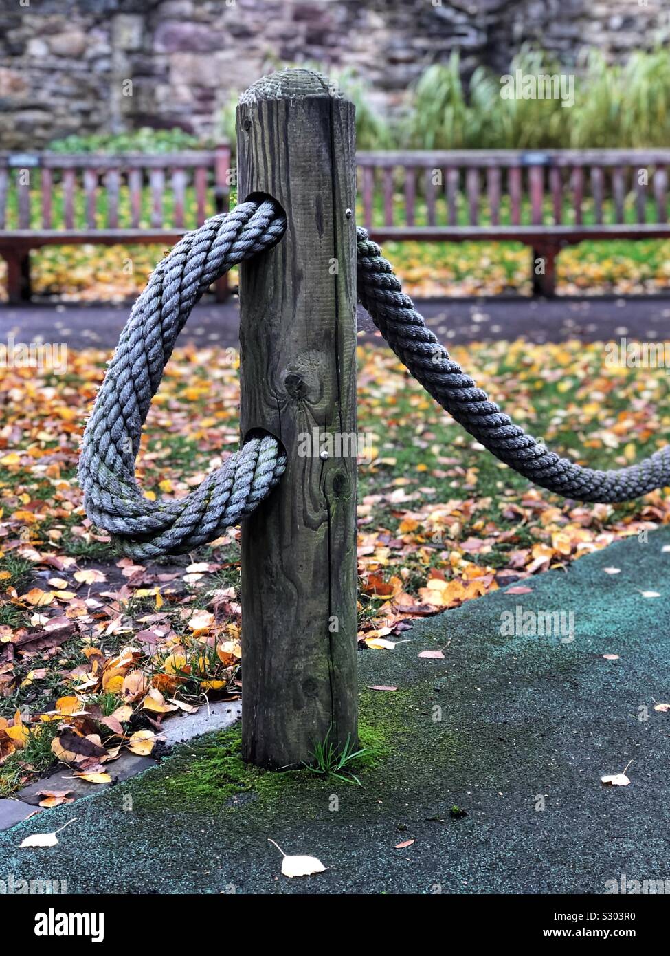 Rope Fence Stock Photos & Rope Fence Stock Images - Alamy