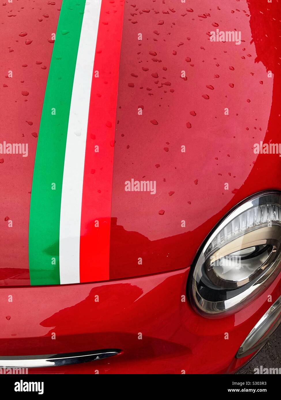 Red Fiat 500 car with Italian flag stripe Stock Photo - Alamy