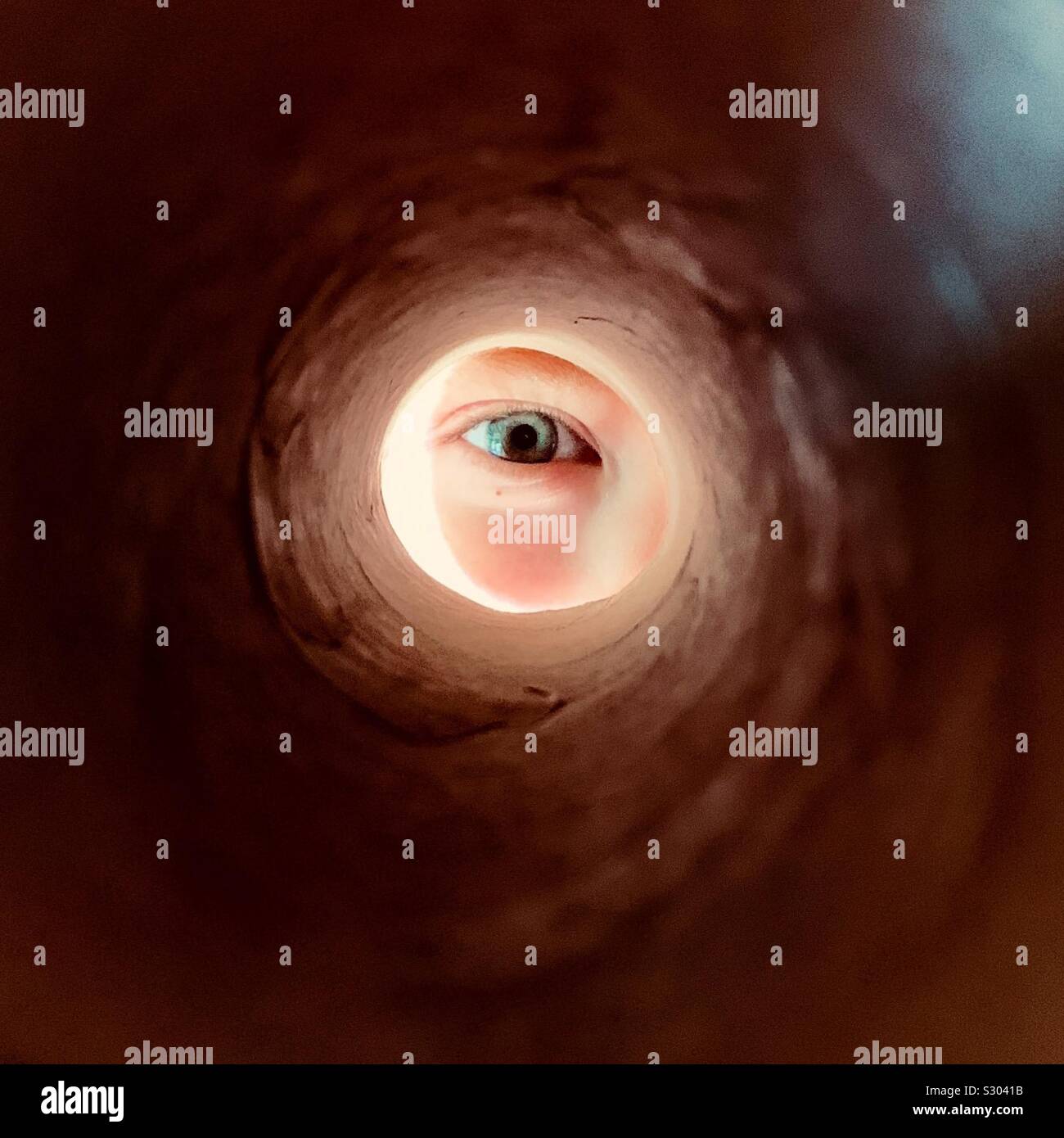 Eye looking through a circle opening Stock Photo - Alamy