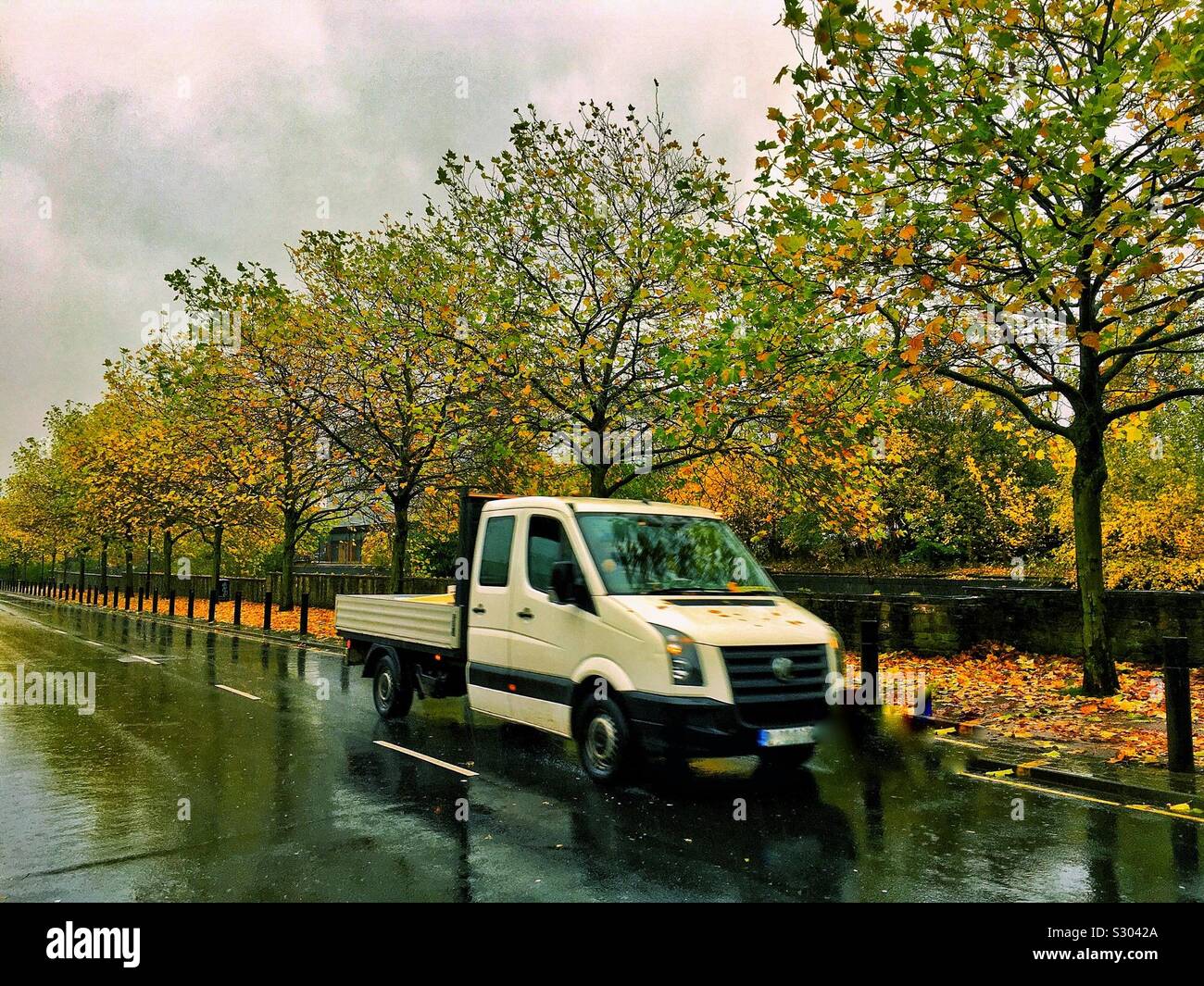 Wet street hi-res stock photography and images - Alamy