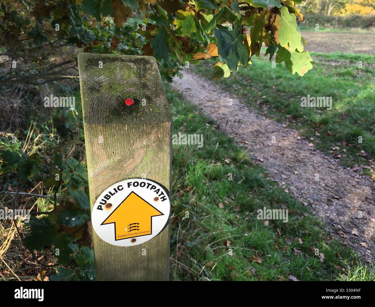 Footpath signage hi-res stock photography and images - Alamy