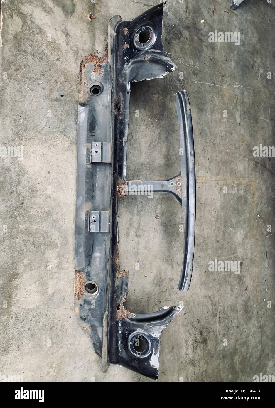 Broken car part hi-res stock photography and images - Alamy