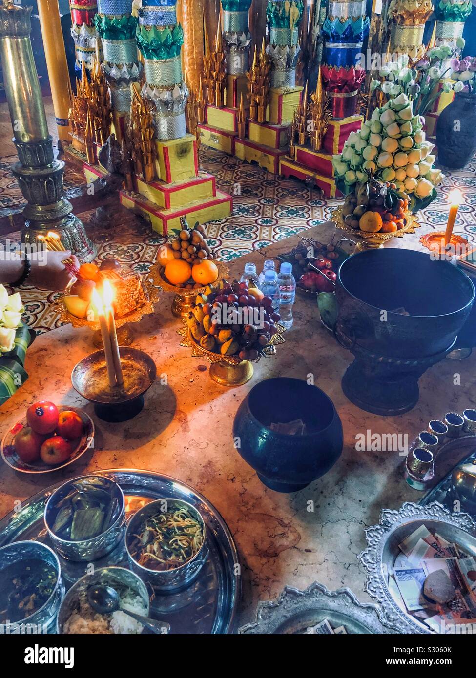 Offerings at a Buddhist temple in Phnom Penh, Cambodia Stock Photo - Alamy