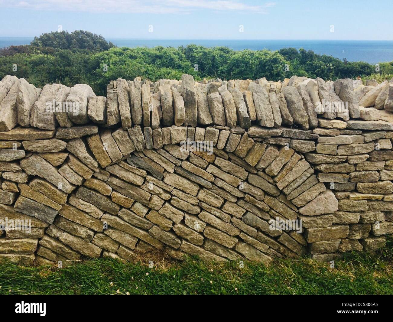 Purbeck stone wall hi-res stock photography and images - Alamy