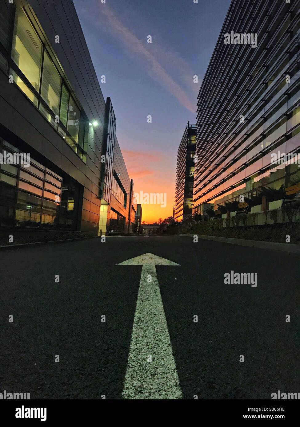 Sun arrow hi-res stock photography and images - Alamy