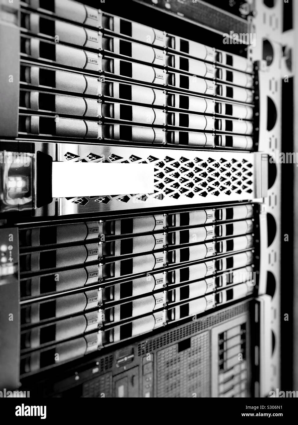 Server room storage hi-res stock photography and images - Alamy