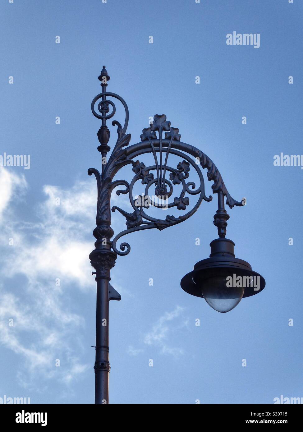 Architecture streetlight hi-res stock photography and images - Alamy