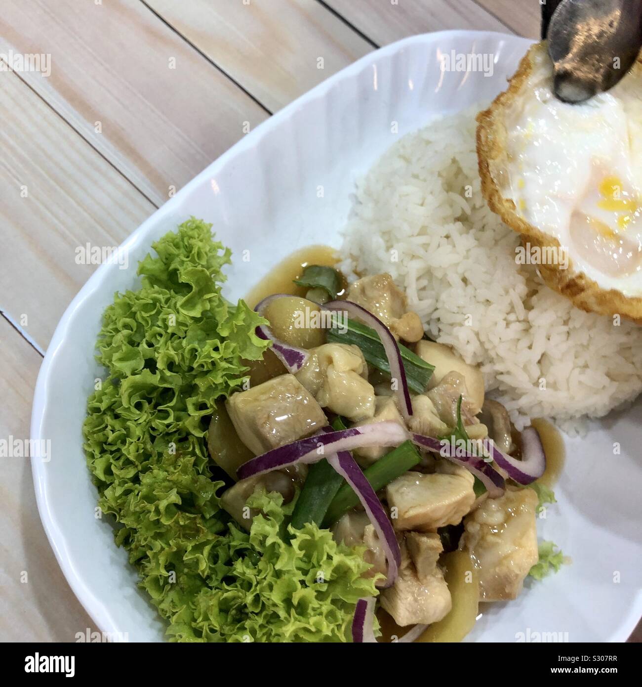 Ginger spring onion chicken rice with egg Stock Photo - Alamy