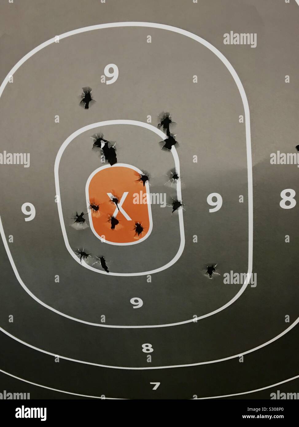 Target with bullet hole hi-res stock photography and images - Alamy