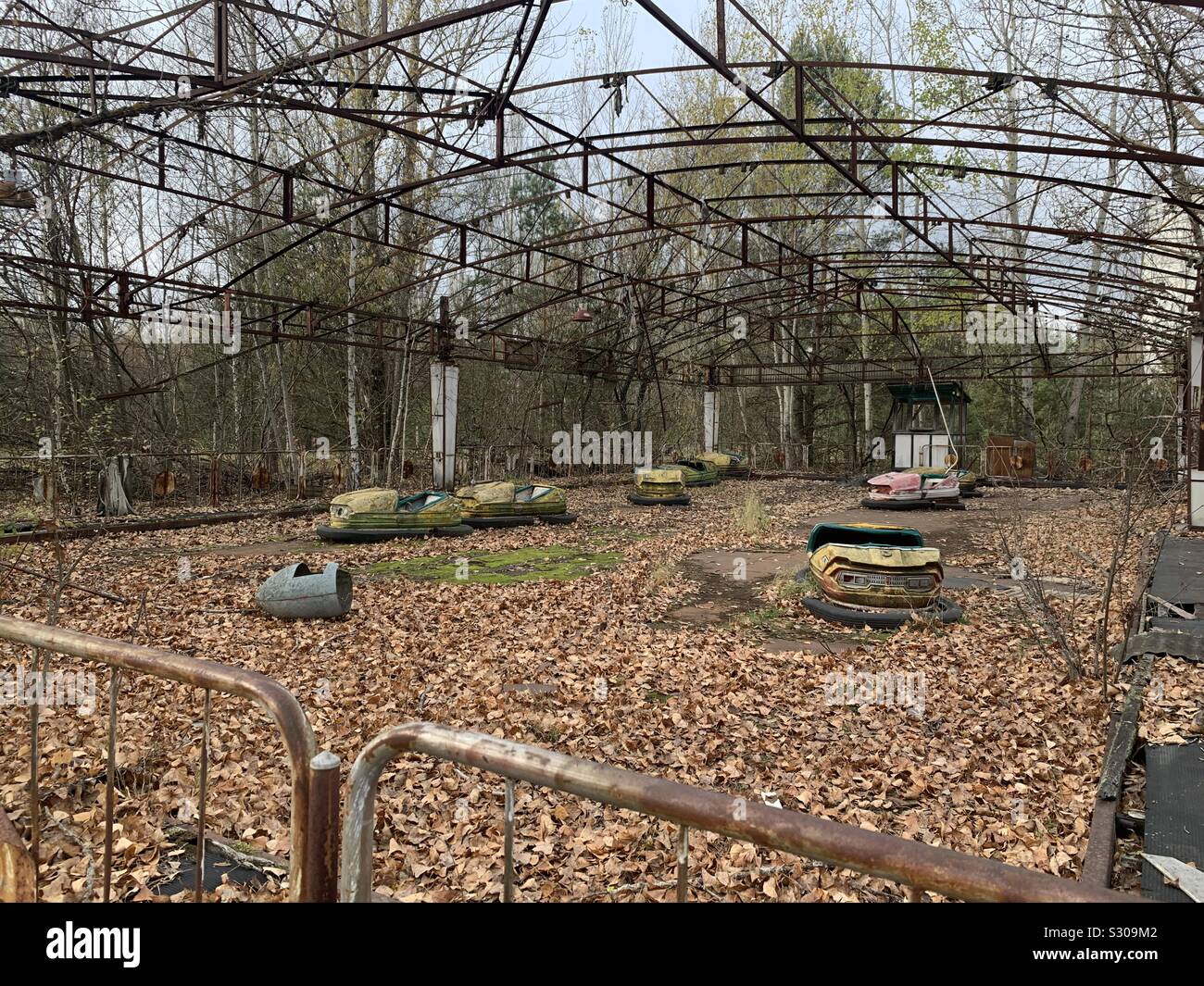 Abandoned fair ground hi-res stock photography and images - Alamy