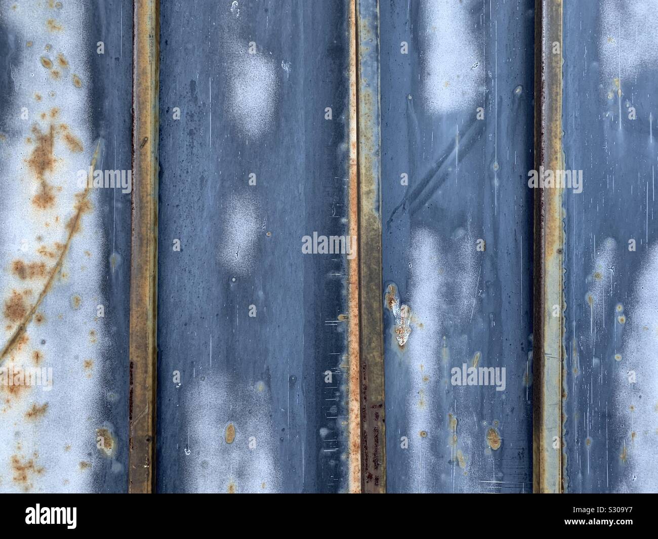 Blue rusty gate hi-res stock photography and images - Alamy