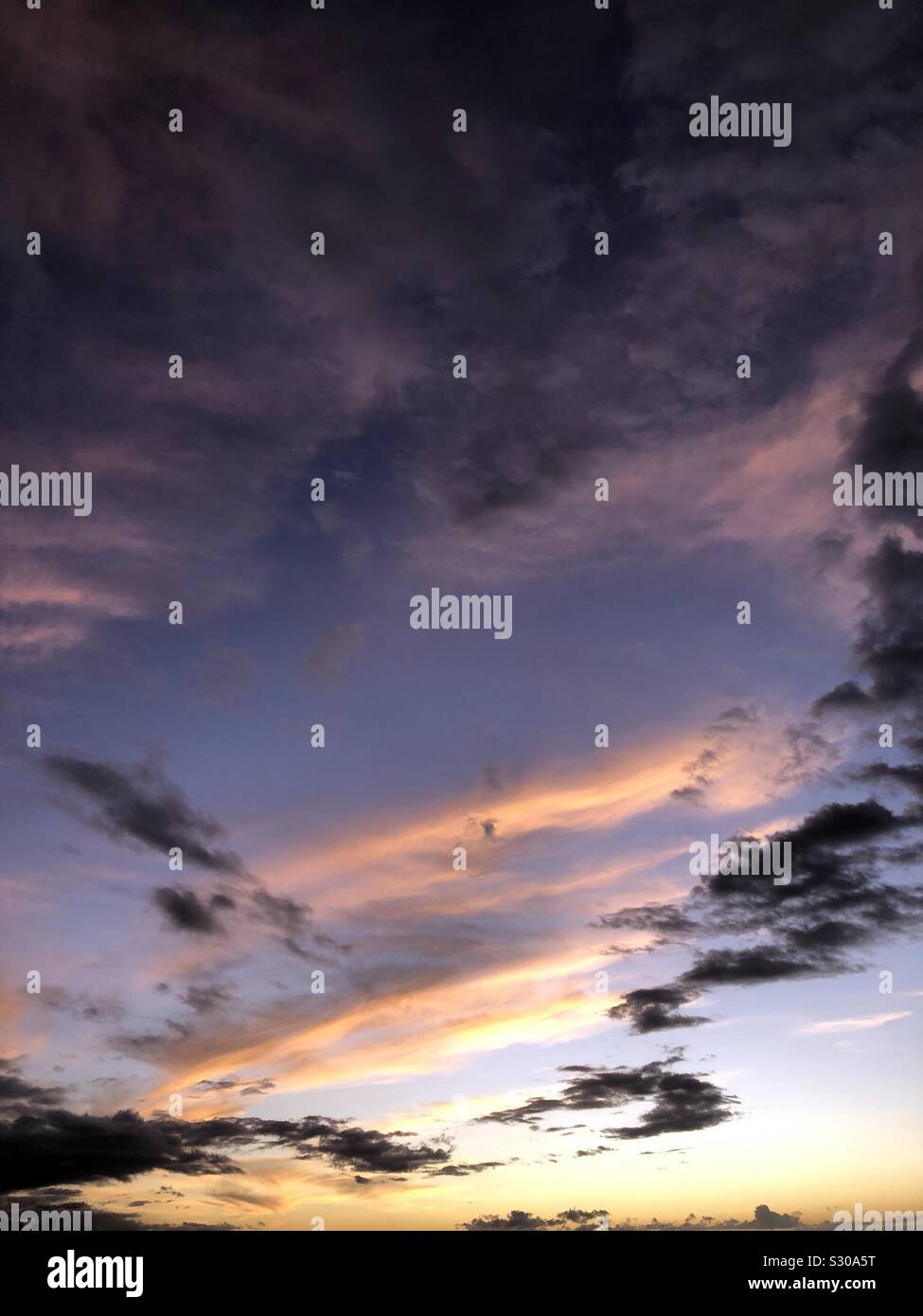 Sunset clouds purple hi-res stock photography and images - Alamy