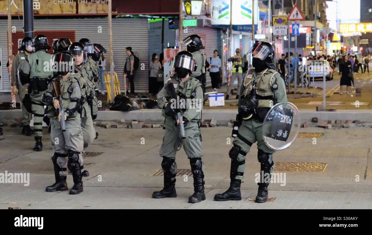 Hongkong police riot hi-res stock photography and images - Alamy