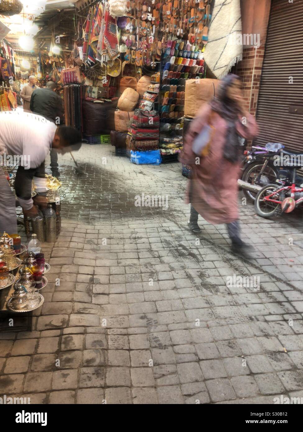 Marrakech souks shopping hi-res stock photography and images - Alamy