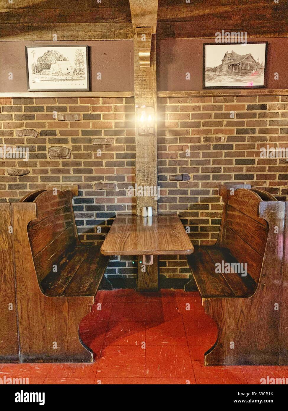 Family and restaurant hi-res stock photography and images - Alamy