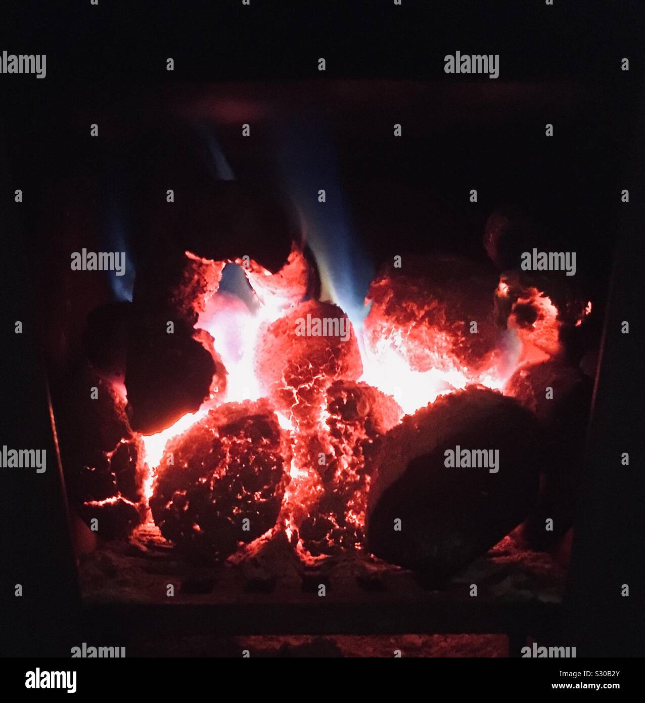 Glowing coal fire hi-res stock photography and images - Alamy