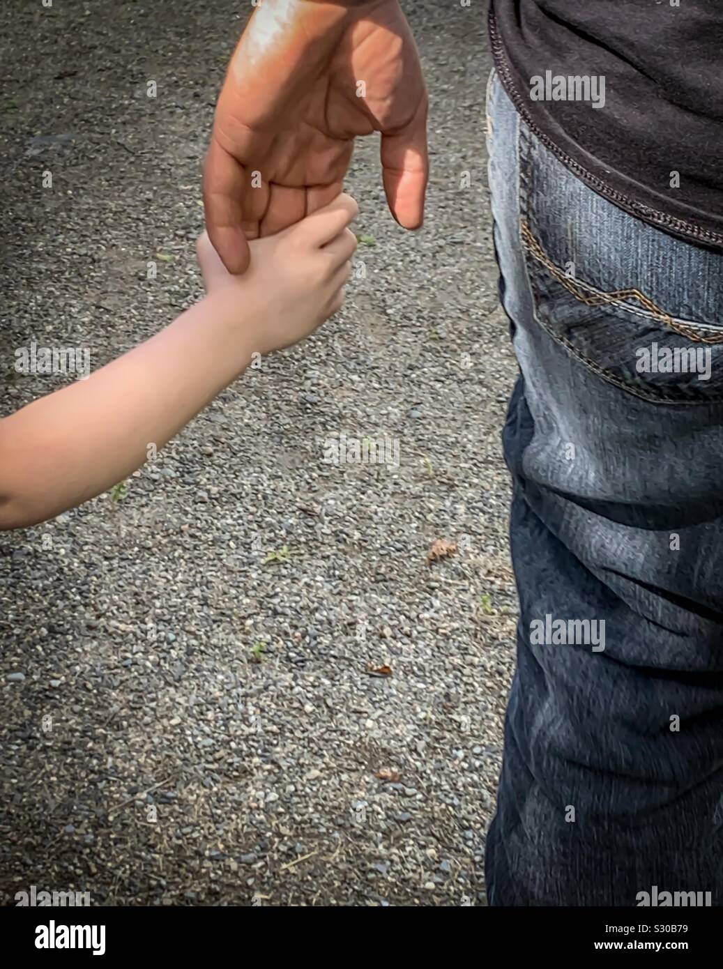 Father and daughter holding hands hi-res stock photography and images ...