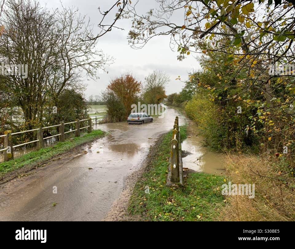 Car stuck in flood water hi-res stock photography and images - Alamy