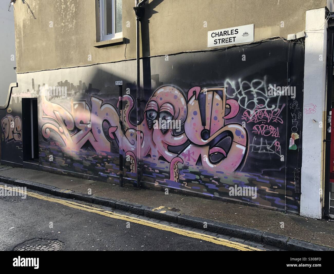 Octopus graffiti hi-res stock photography and images - Alamy