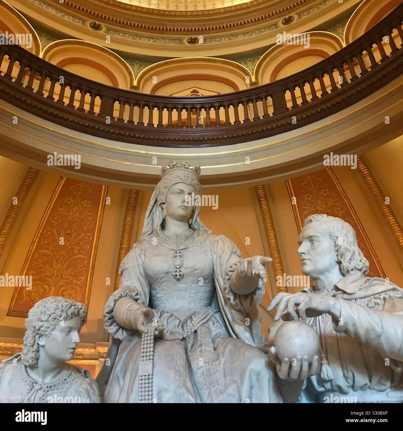 Queen isabella statue columbus hi-res stock photography and images - Alamy