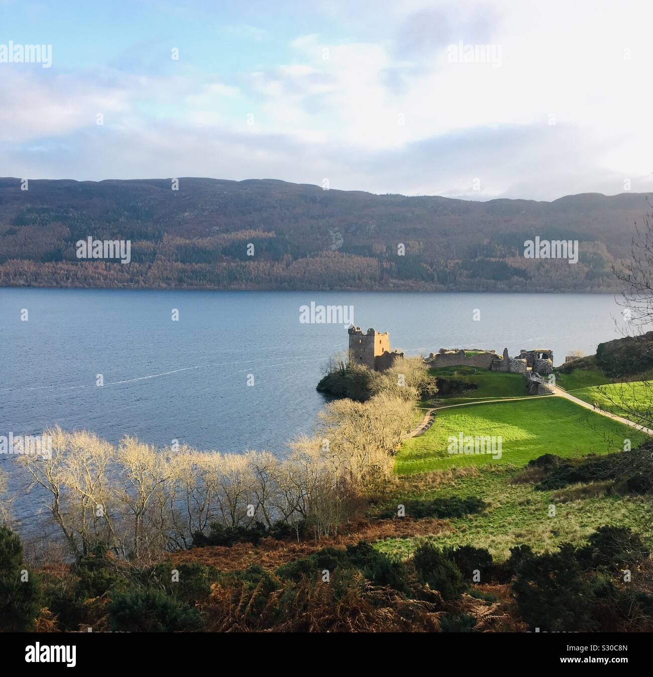 Lochside castle hi-res stock photography and images - Alamy