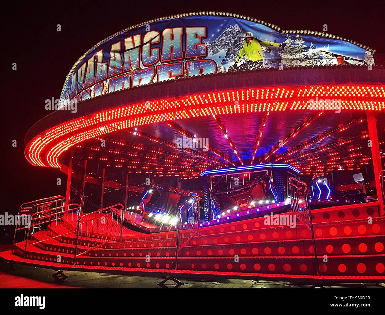 Waltzers fairground ride Stock Photo - Alamy