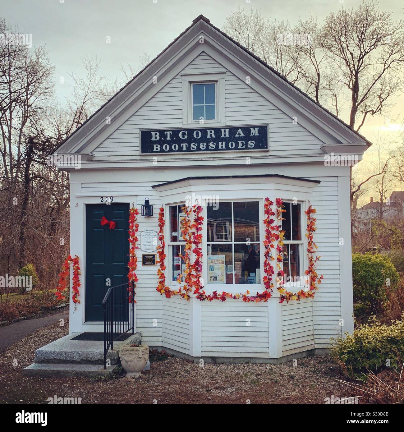Old Cobbler High Resolution Stock Photography and Images - Alamy