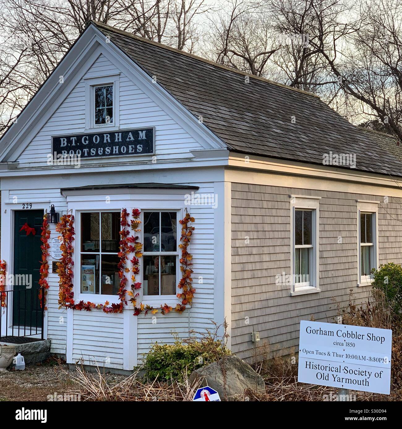 Cobbler shop hi-res stock photography and images - Alamy