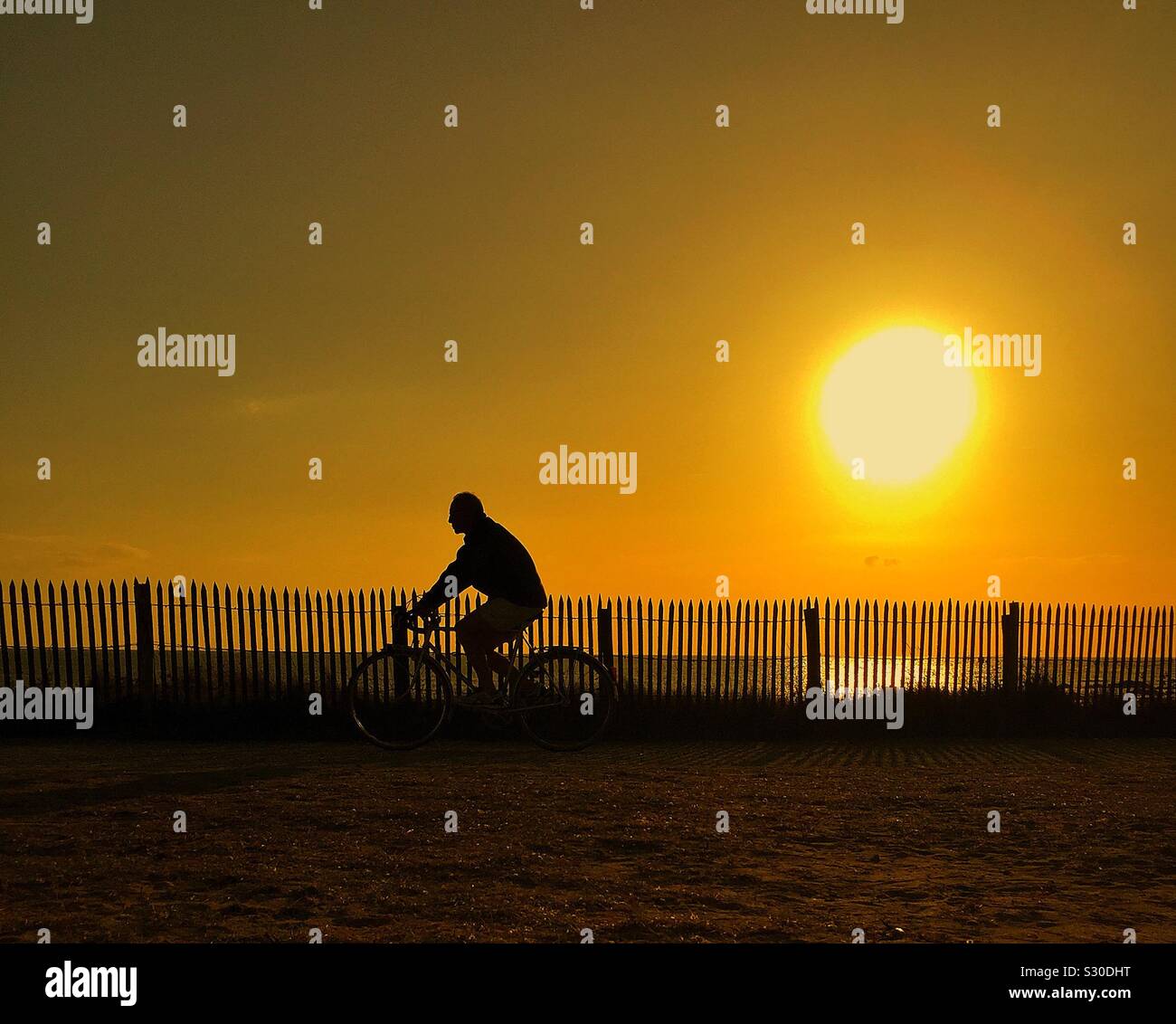 Silhouette bike hi-res stock photography and images - Alamy