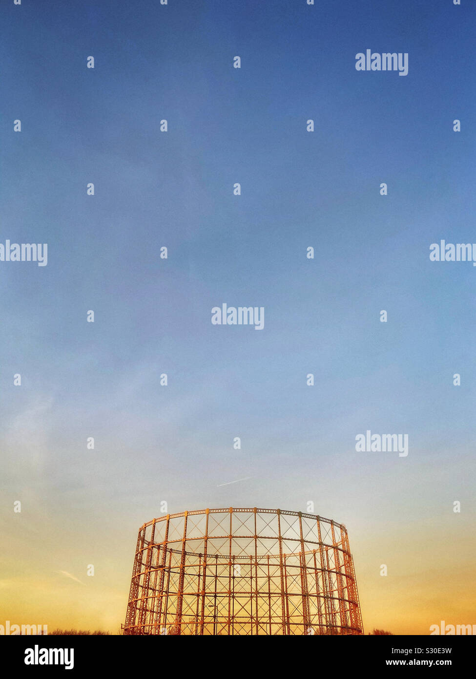 Gasometer framework hi-res stock photography and images - Alamy