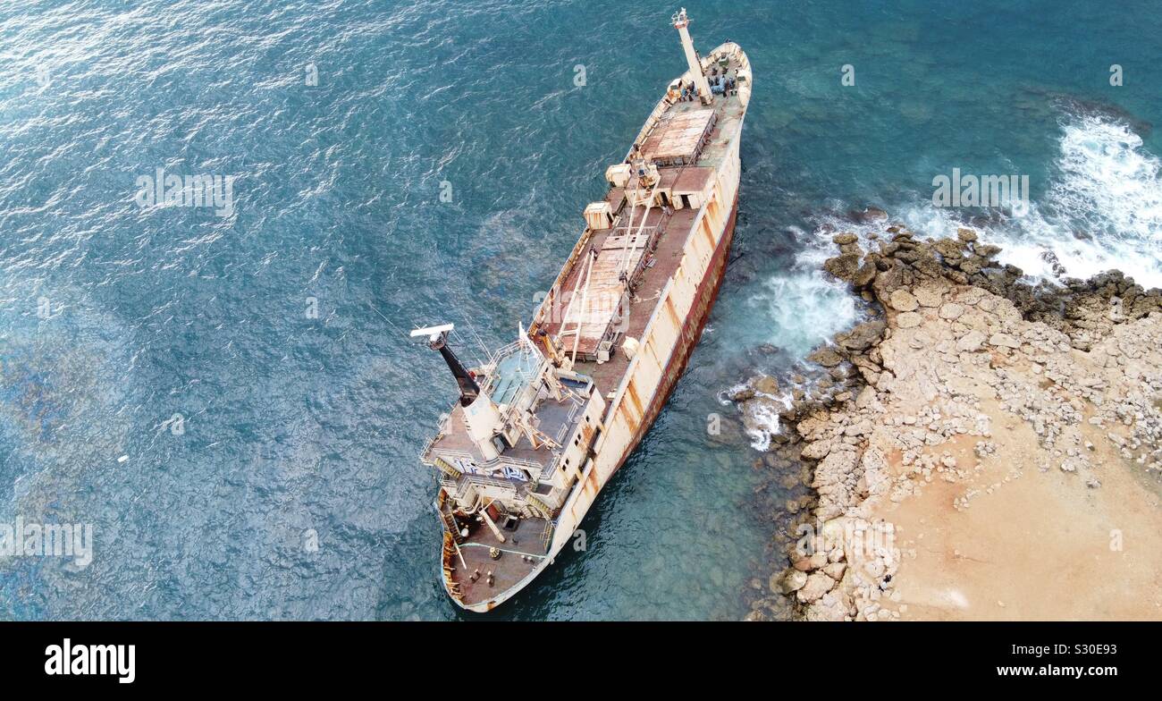 Crashed ship hi-res stock photography and images - Alamy