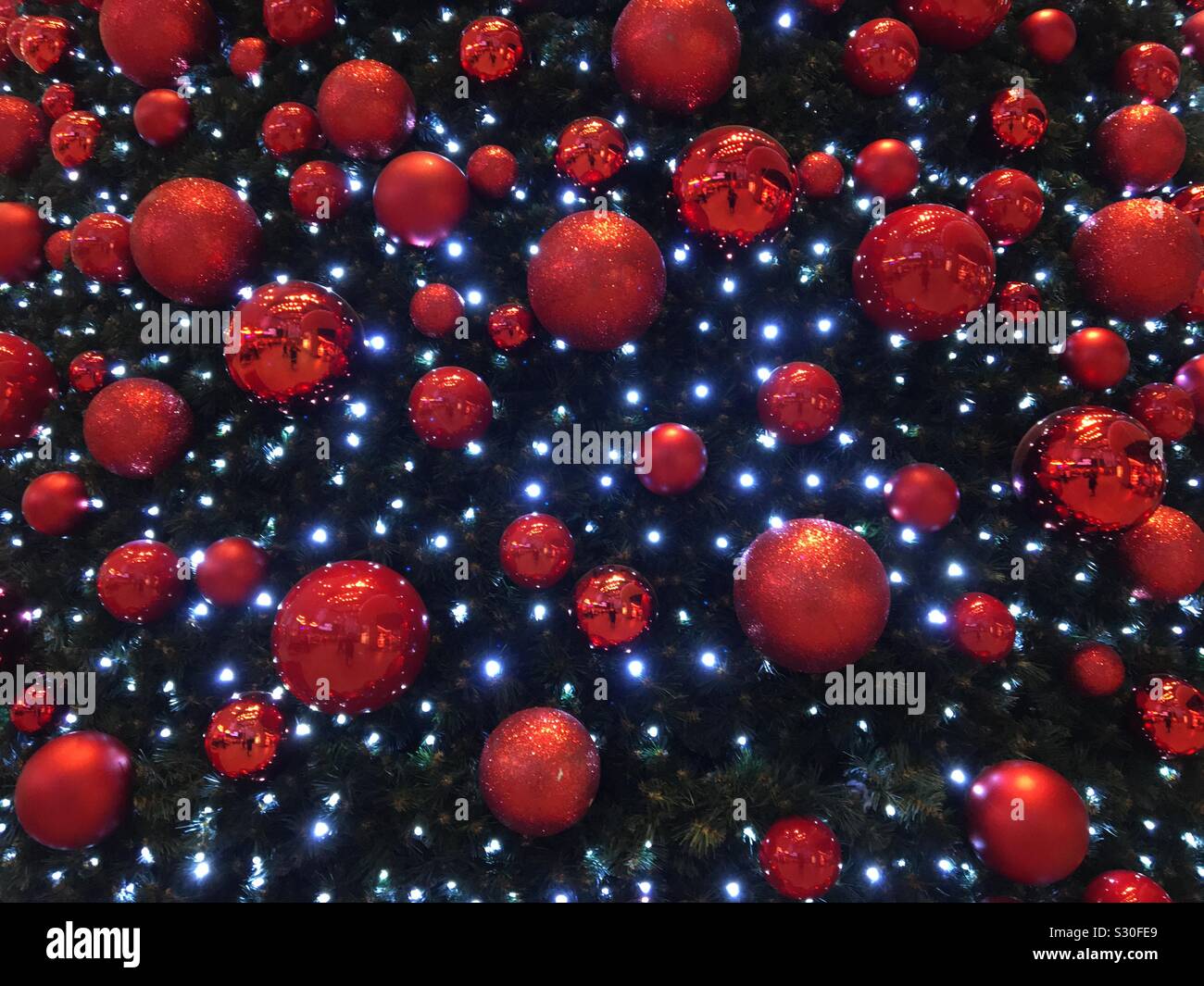 Red christmas tree bulb hi-res stock photography and images - Alamy