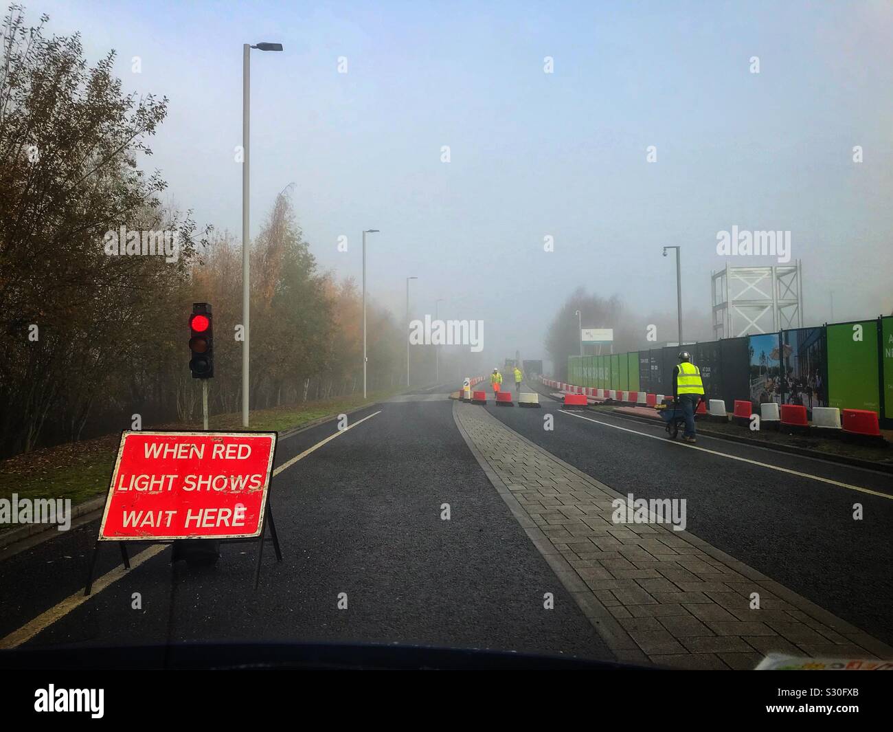 Stop light roadworks hi-res stock photography and images - Alamy