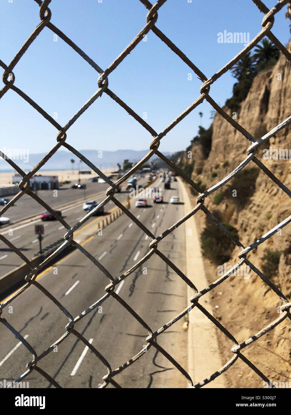 Walkway over Highway 1 in Santa Monica, California Stock Photo - Alamy