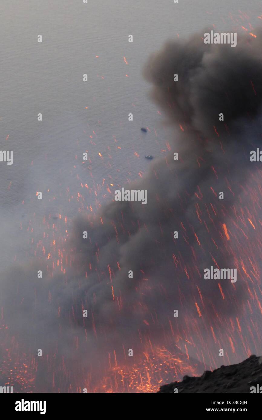 Stromboli volcano eruption hi-res stock photography and images - Alamy