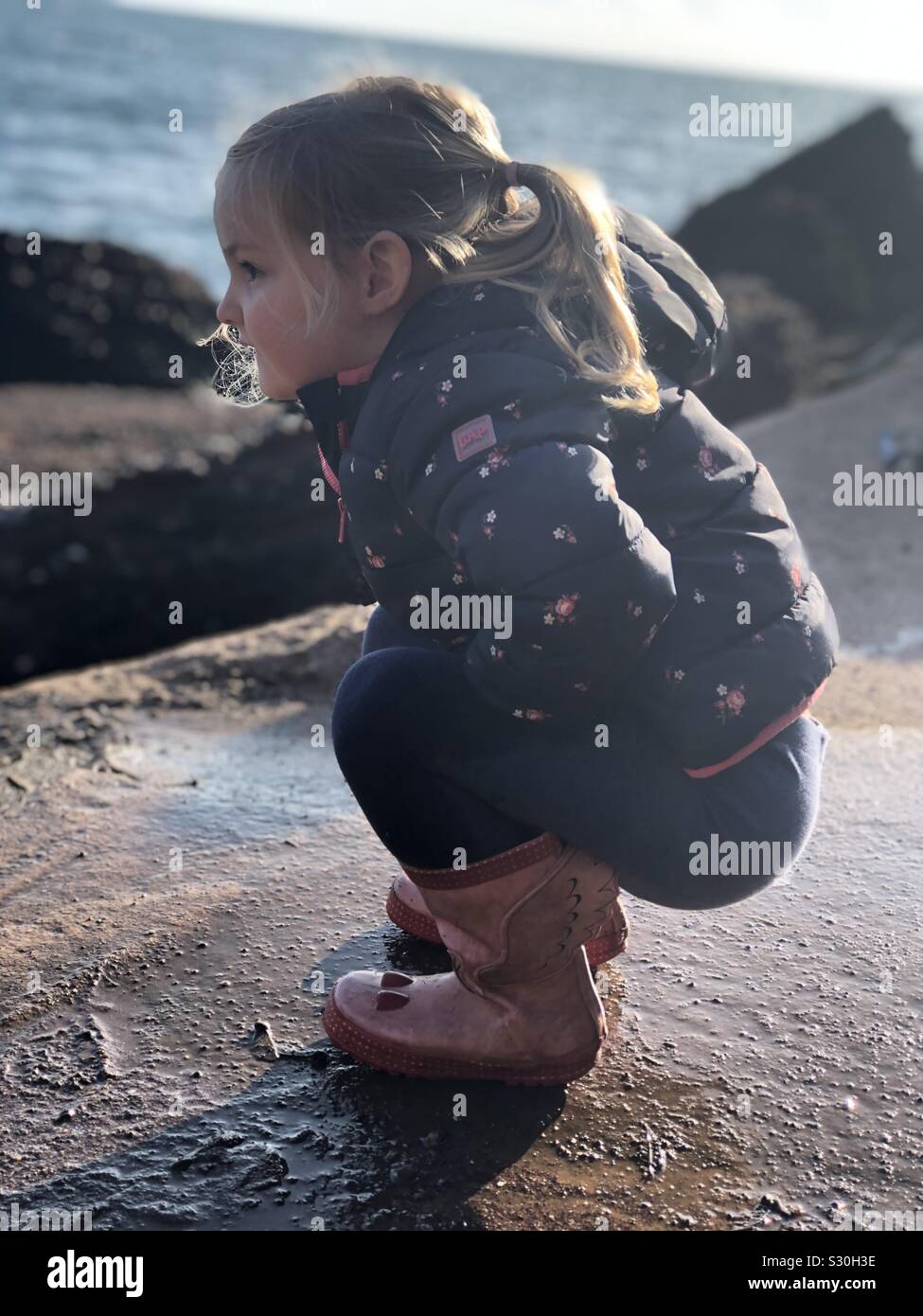 Little girl at the seaside hi-res stock photography and images - Alamy