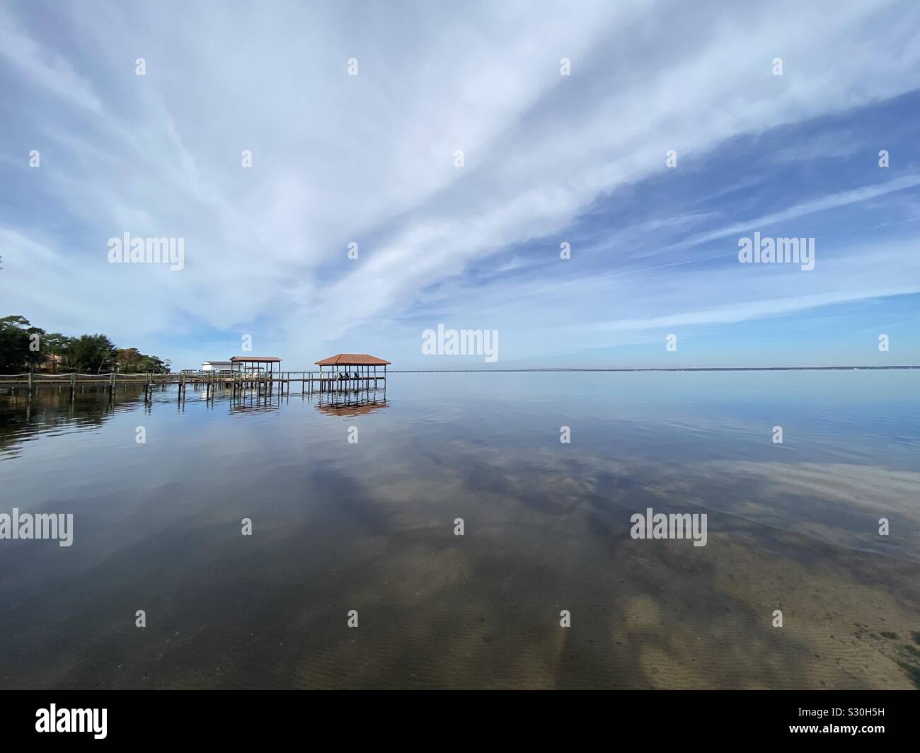 Calm bay water hi-res stock photography and images - Alamy