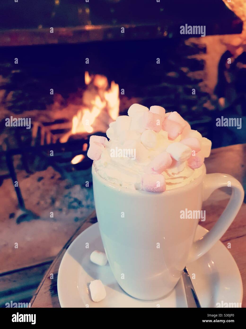 Hot chocolate and marshmallows. Rustic background Stock Photo - Alamy