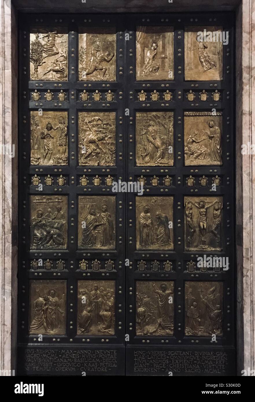 Basilica sistine chapel hi-res stock photography and images - Alamy