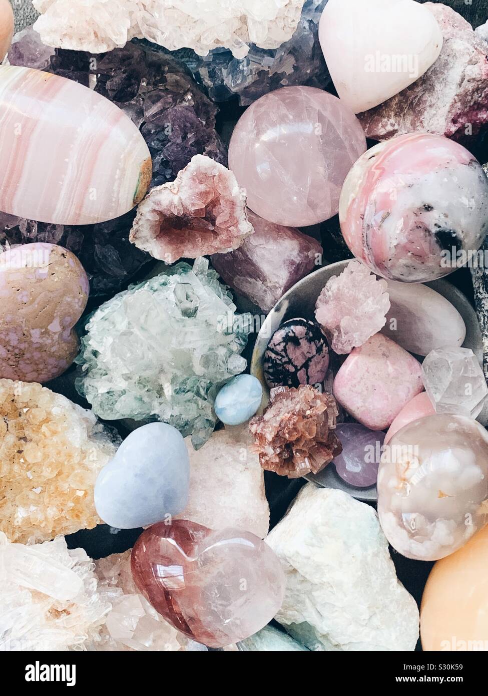 Collection of crystals hi-res stock photography and images - Alamy