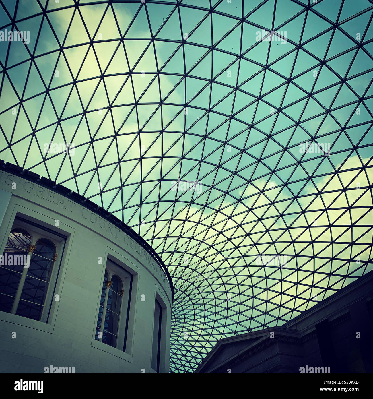 British museum roof hi-res stock photography and images - Alamy