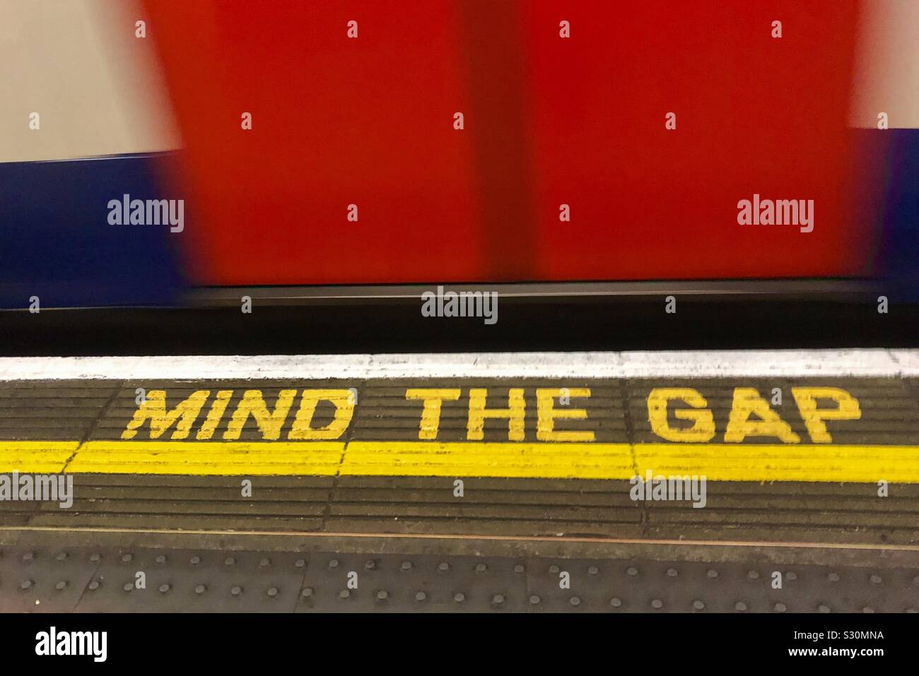London underground station england hi-res stock photography and images ...