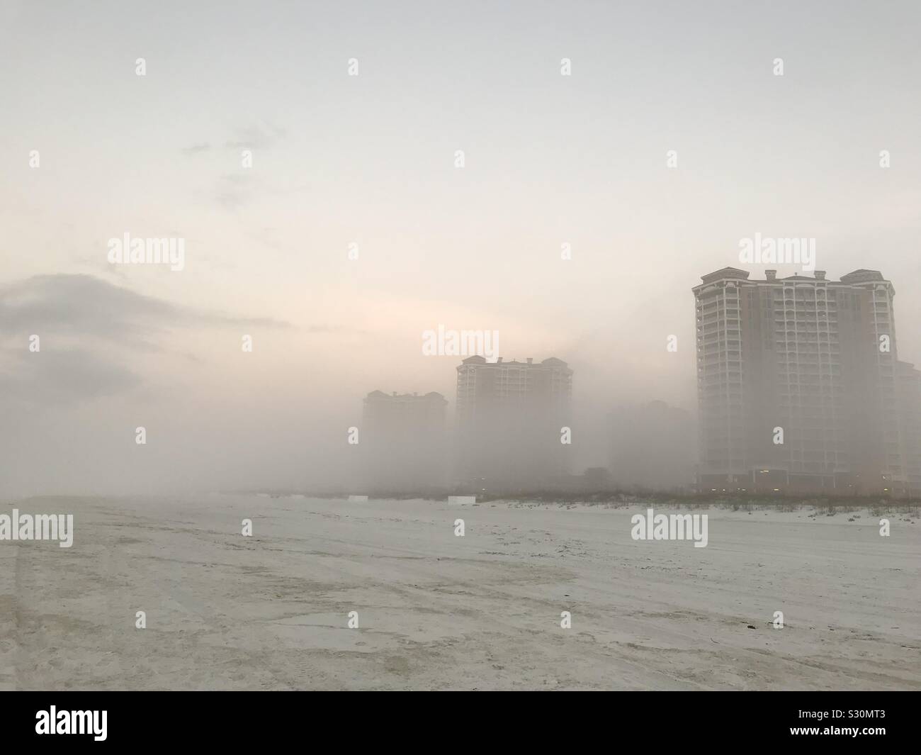 Fog lifting sunrise hi-res stock photography and images - Alamy